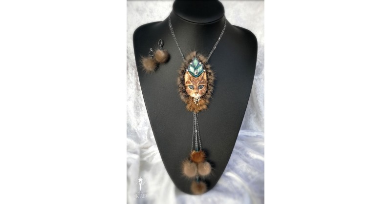 Ilgas kaklo papuošalas “Švelnusis katinukas”