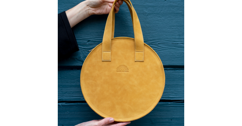 Apvali odinė rankinė geltona
